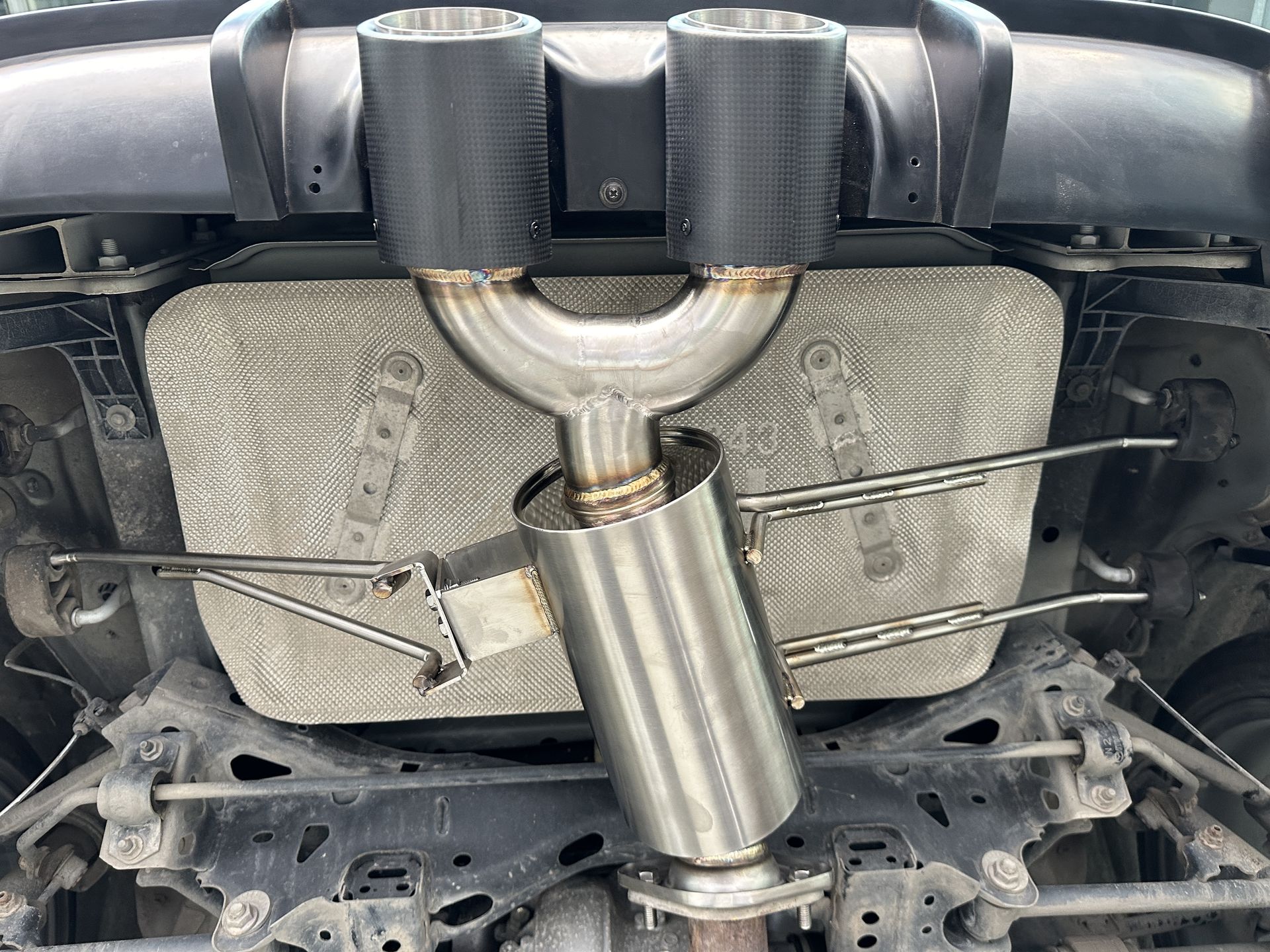 Lightweight Center Exhaust Muffler with Dual Tips + Center Diffuser For ...