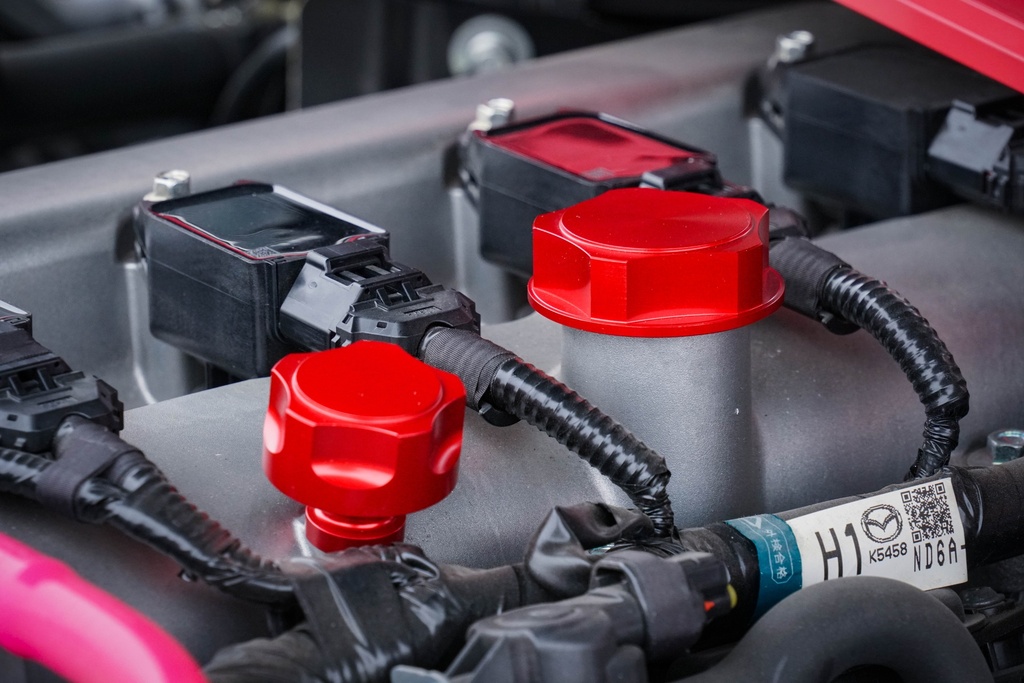 Engine & Gas Cap Dress-Up Set For Miata ND | CarbonMiata